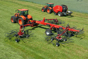 Four Rotor rake / Images / Media - Kverneland Group Italia